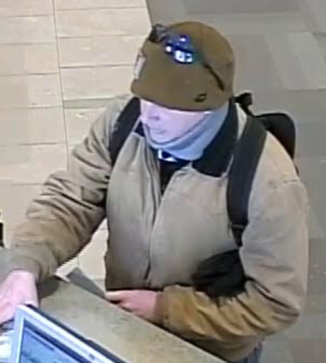 Portland Police Search For Bank Robbery Suspect | Newsradio WGAN
